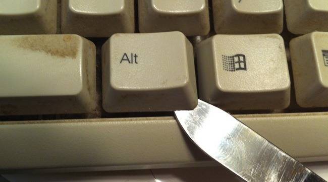 How to Thoroughly Clean Your Keyboard (Without Breaking Anything)