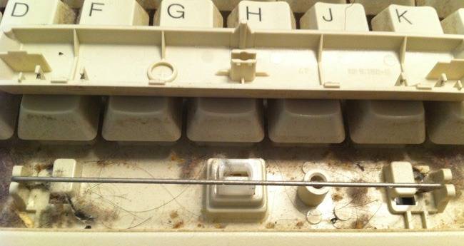 How to Thoroughly Clean Your Keyboard (Without Breaking Anything)