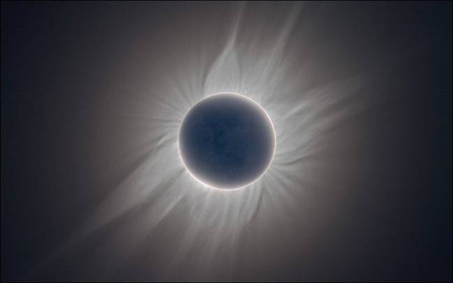 How to Take Photos of a Solar Eclipse Safely