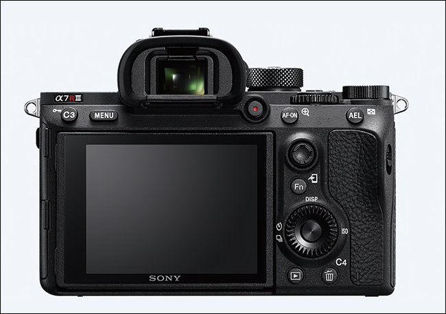 What’s the Difference Between an Optical and Electronic Viewfinder?
