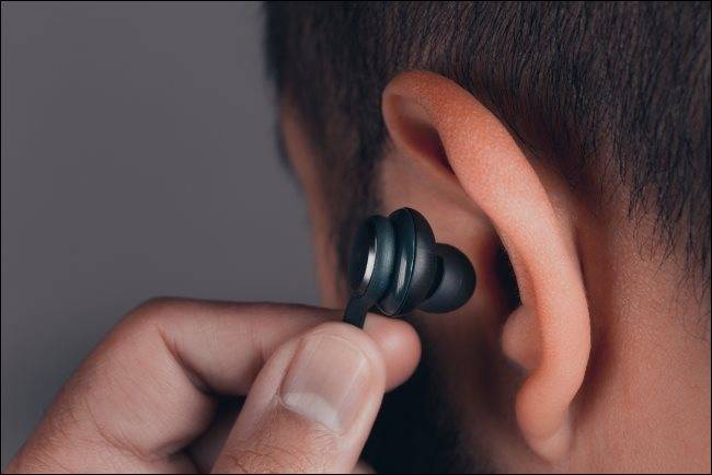 How to Clean Your Headphones and Earbuds