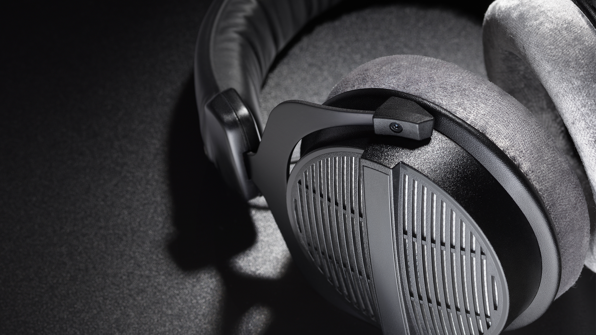 Open-Back vs. Closed-Back Headphones: What's the Difference?