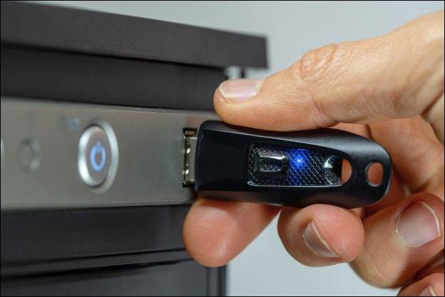 How to Never "Safely Remove" a USB Drive Again on Windows 10