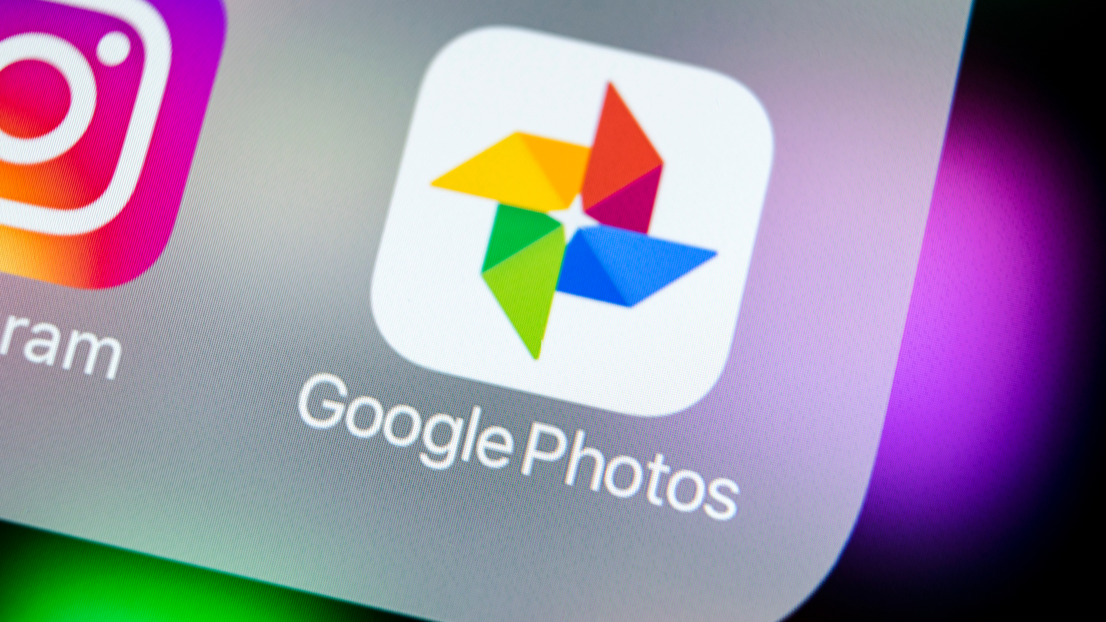 An AI Chatbot Is Invading Your Google Photos Search Box