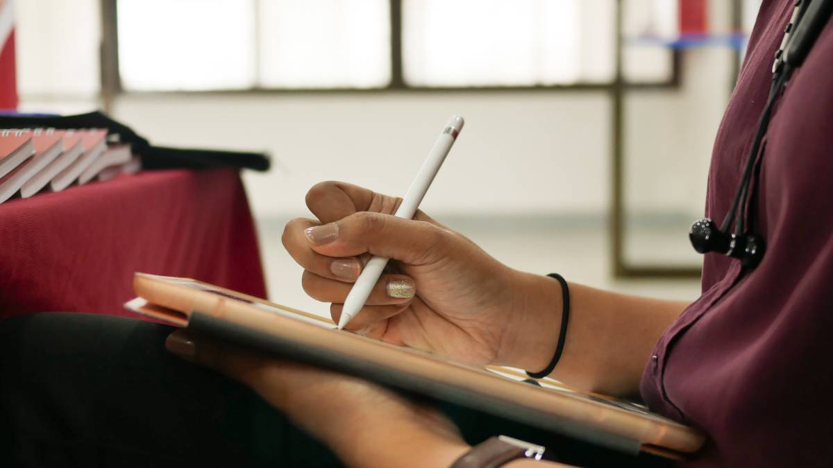 What Does "OC" Mean, and How Do You Use It?