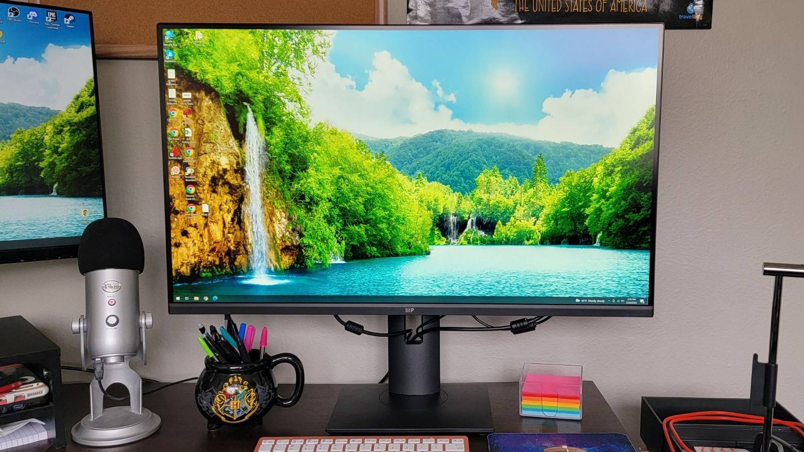 Monoprice CrystalPro Monitor Review: Sturdy, Gorgeous, and Adjustable