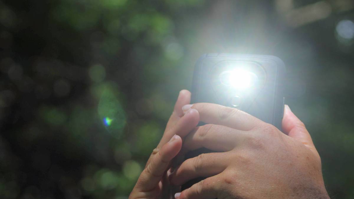 Android 13's Flashlight Can Be Less Blinding, If You Want
