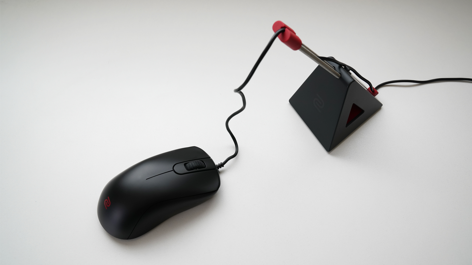 10 Things Under $10 That’ll Instantly Improve Your PC Desk Setup