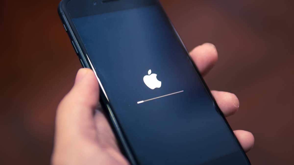 How to Fix an iPhone Stuck on the Apple Logo: 5 Solutions