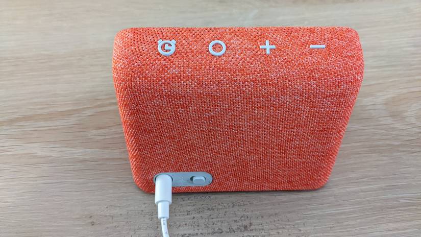 Lenovo Smart Clock Essential Review: Small Yet Feature-Filled