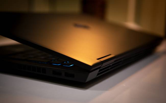 Should You Run Your Laptop With the Lid Closed?