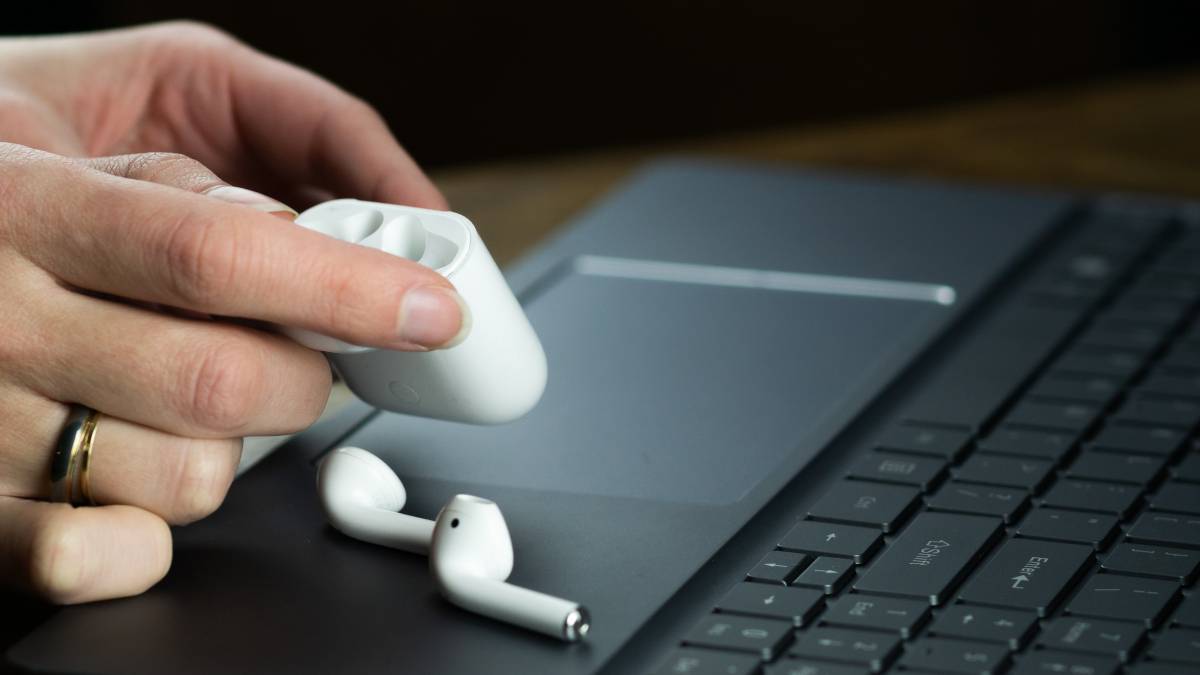 How to Connect Apple AirPods to a Windows Computer
