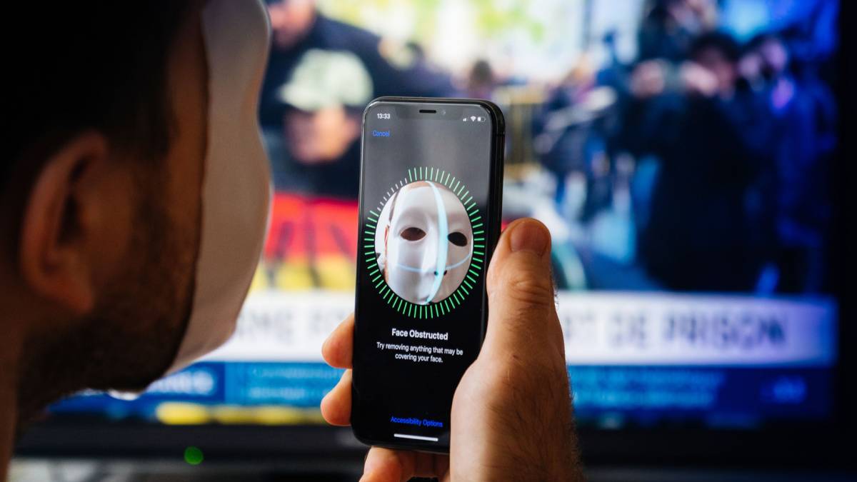 Here's Why You'll Never See Movie Villains Use iPhones