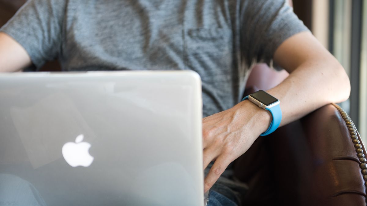 Apple Watch Won't Unlock Your Mac? Try These Fixes