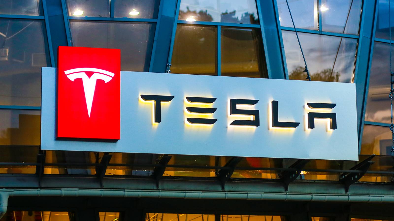 Tesla Launches Electricity Utility Company
