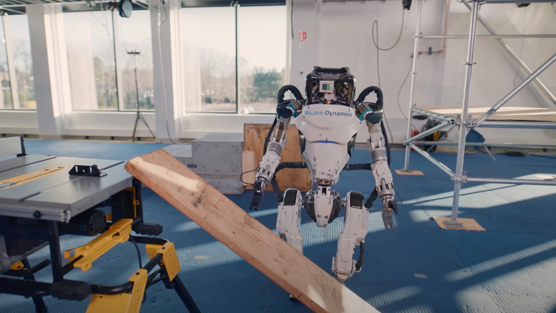 Boston Dynamic's Atlas Robot Can Grab and Retrieve Your Heavy Tools
