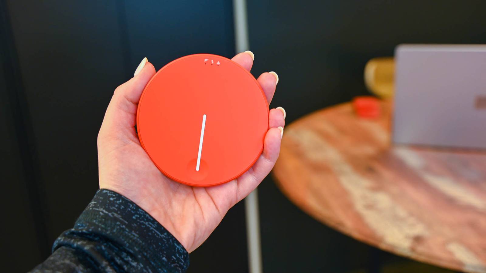 SIMO Solis Lite Hotspot Review: Pocket-Sized Wi-Fi Wingman