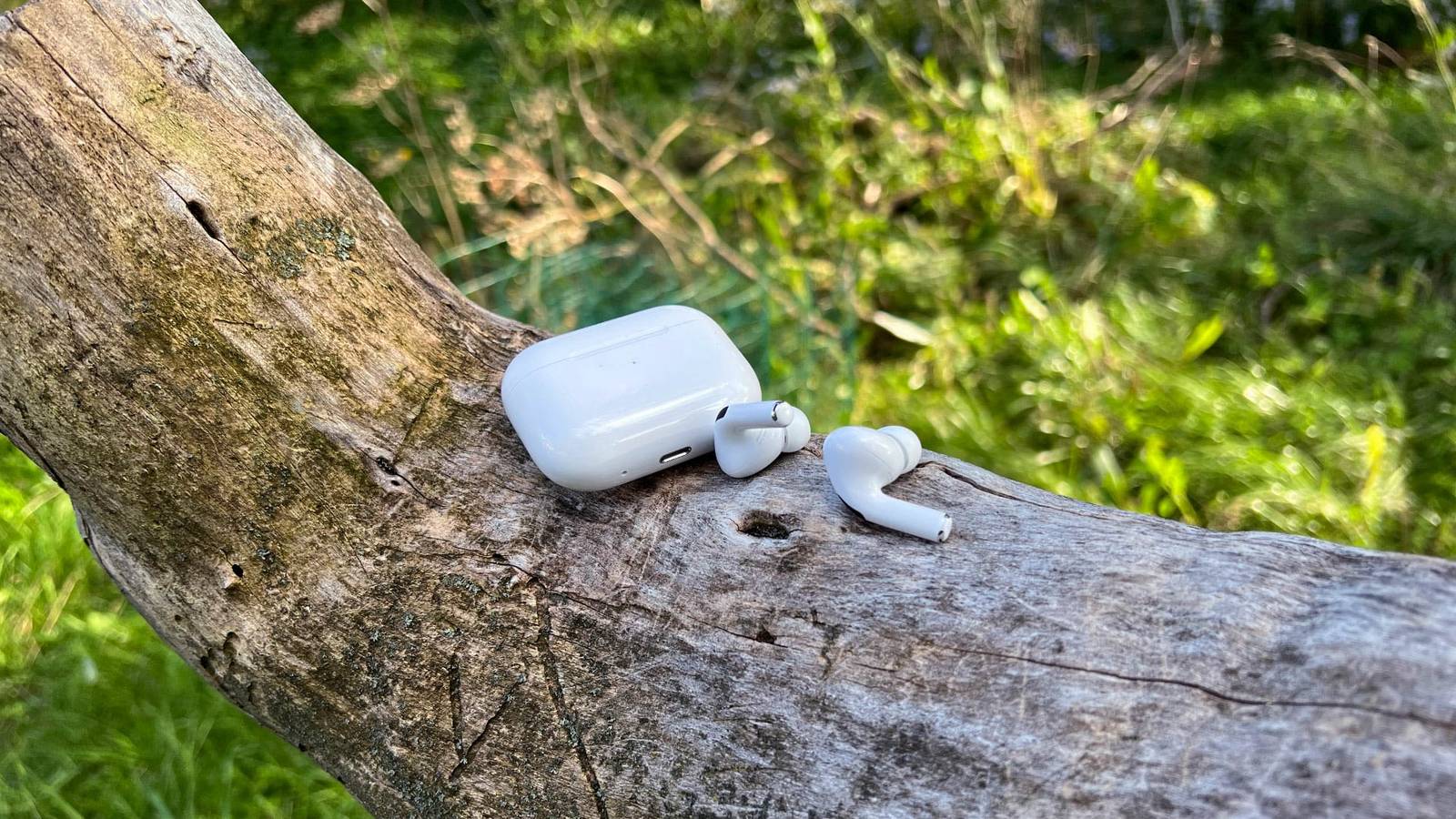 AirPods Pro Controls, Features, and Gestures Explained
