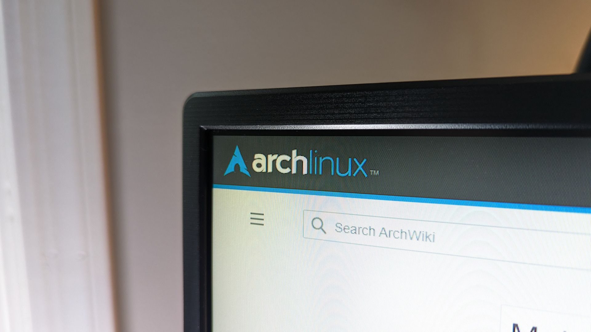 Why Arch Isn't My Daily Driver, but I Use It Anyway