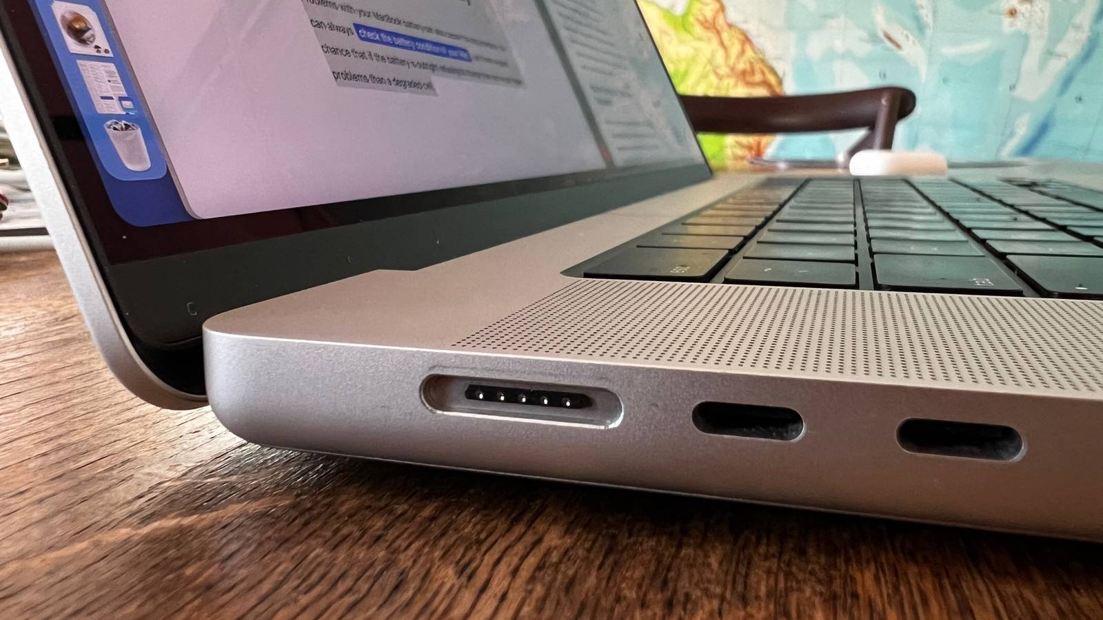8 Tricks I Use to Keep My MacBook Clean (Without Damaging It)
