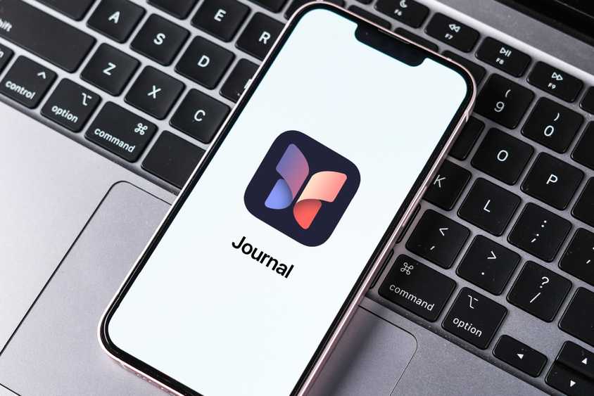 12 Preinstalled iPhone Apps You Can Safely Delete Right Now