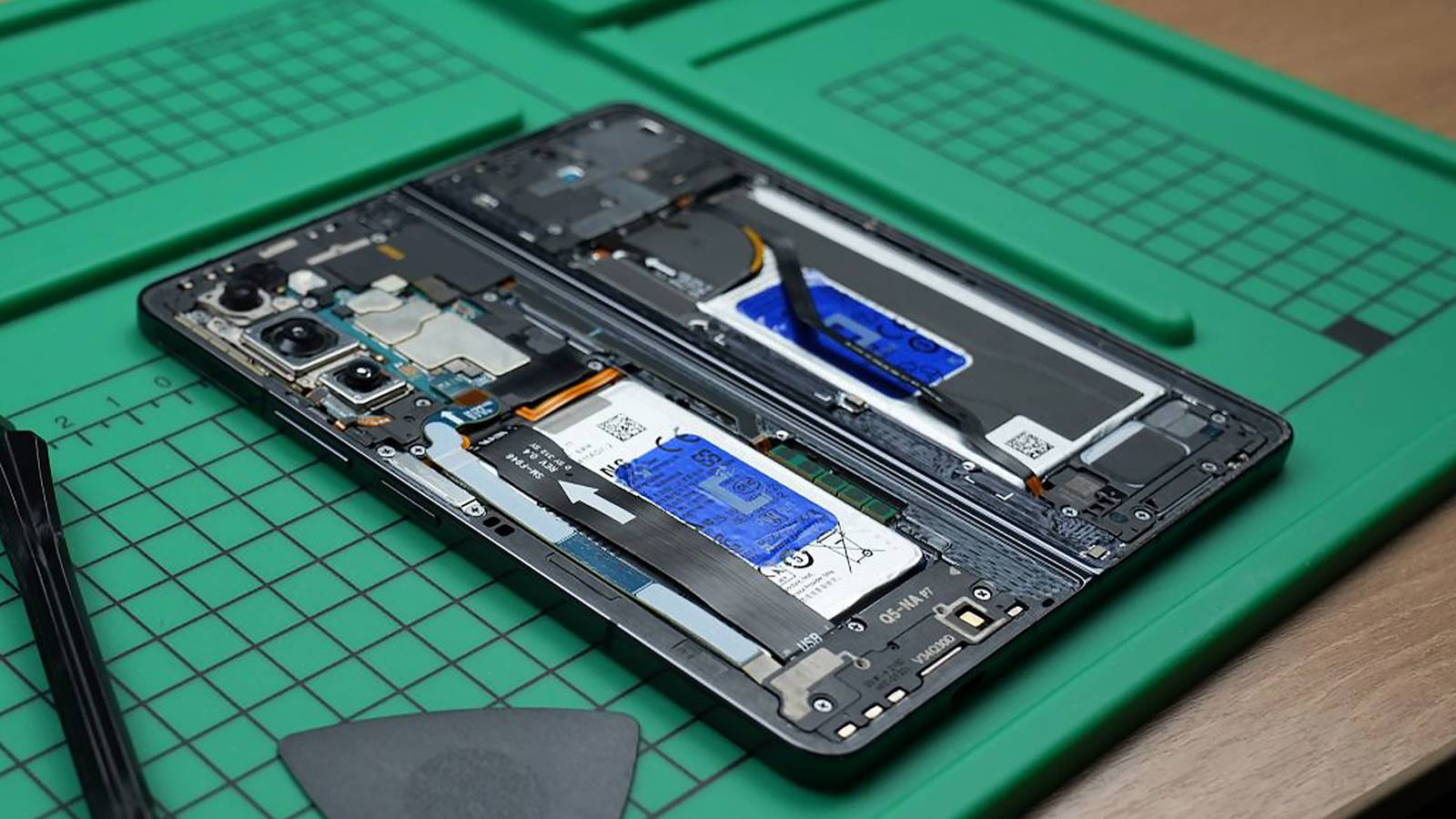 Samsung Now Sells Replacement Parts for Foldables and the Galaxy S23