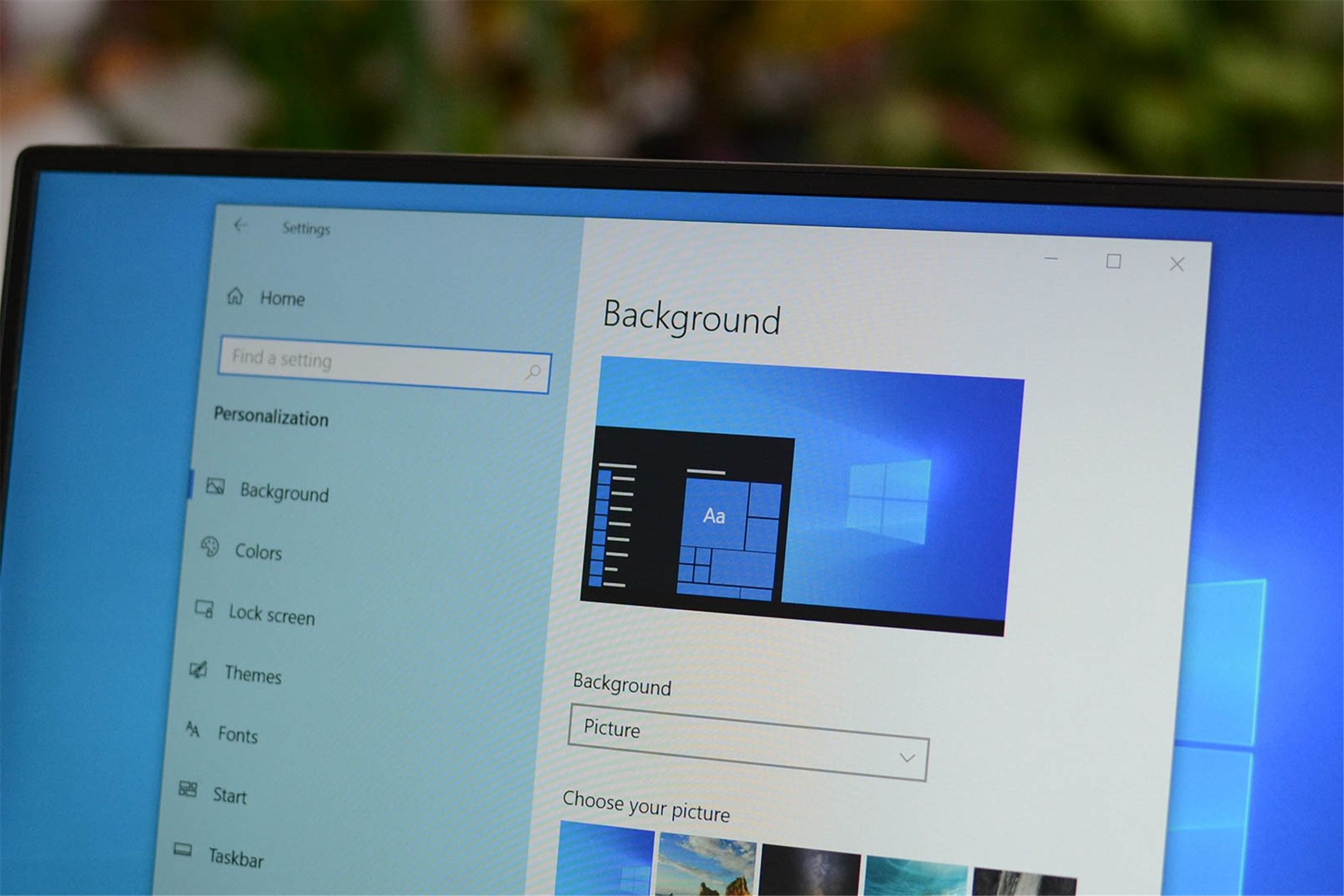 How to Quickly Show Your Desktop on Windows 10