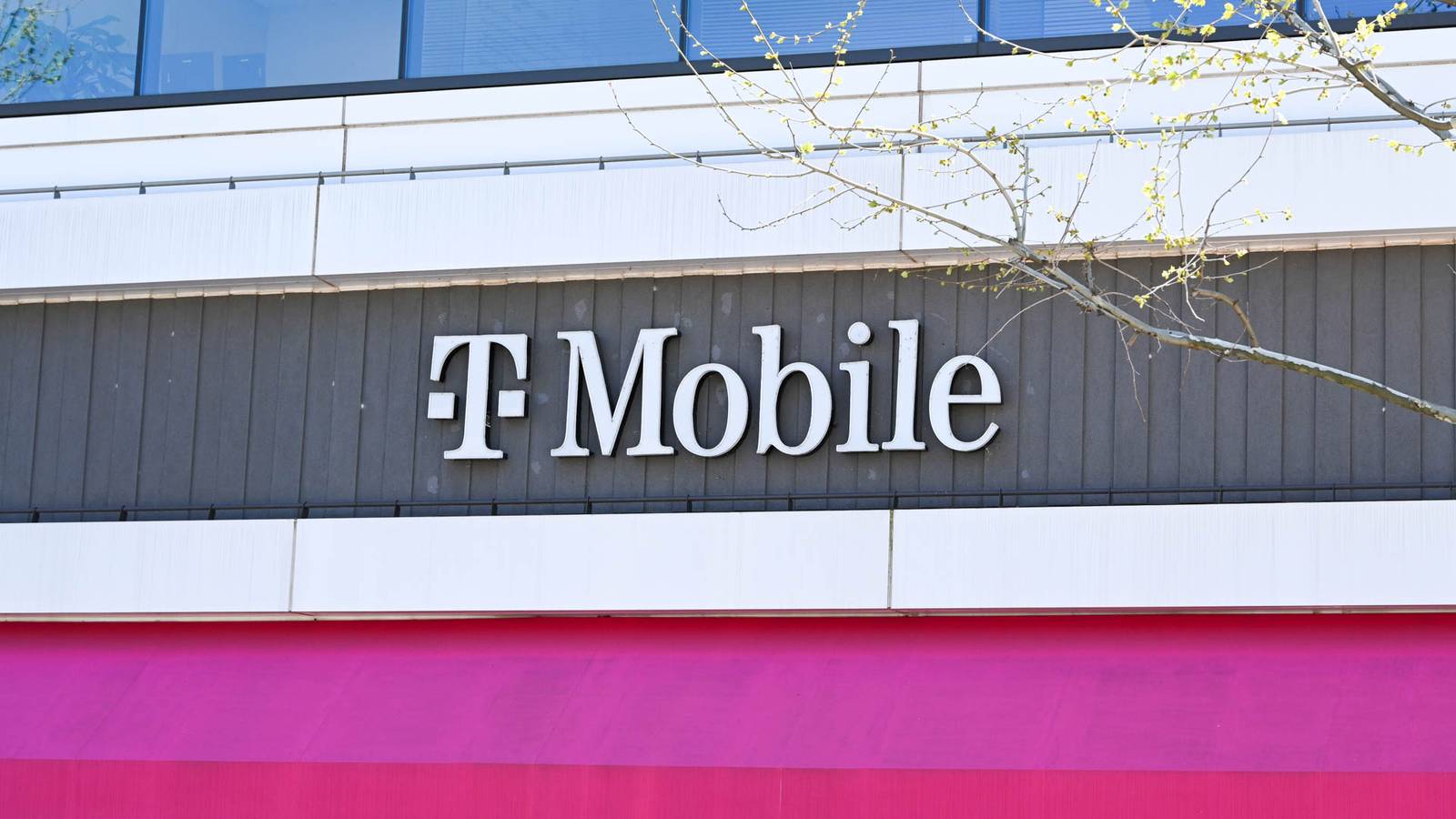 T-Mobile Now Officially Owns UScellular