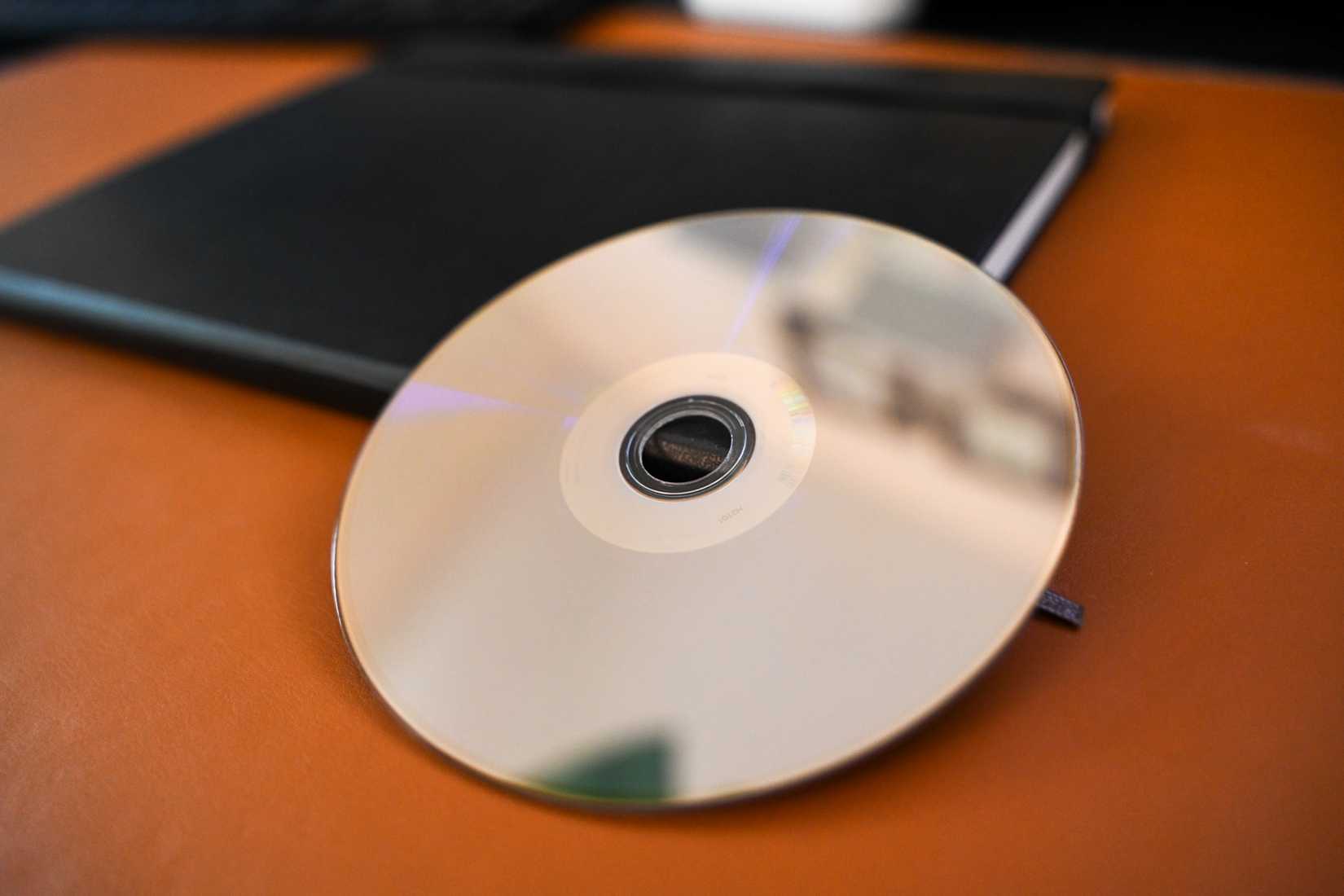 Please stop using flash drives for backups (do this instead)