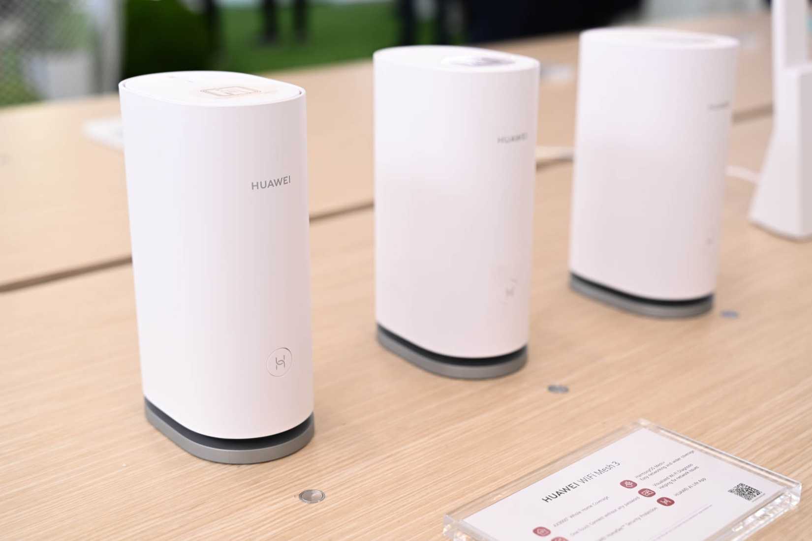 Wi-Fi Extender vs. Mesh Network: What's the Difference?