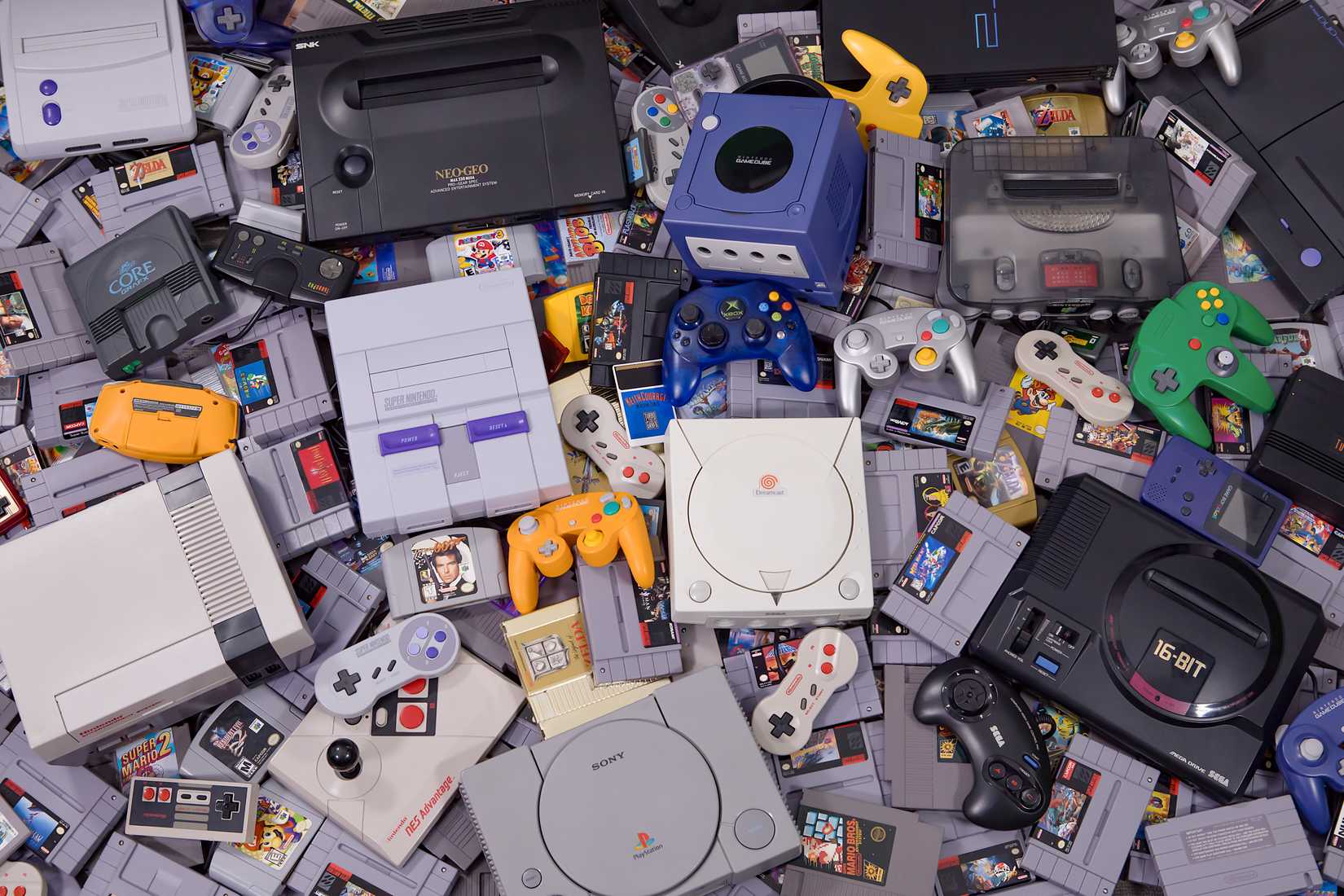 Can't Decide Between a PC or Console for Gaming? Here's Why I Use Both