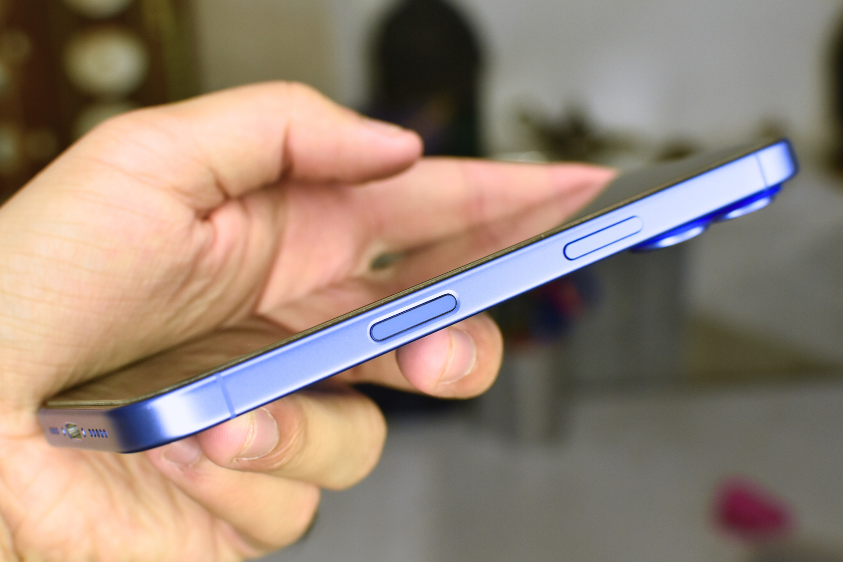 Galaxy S25 vs. iPhone 16: Is Apple Falling Behind in the Flagship Race?