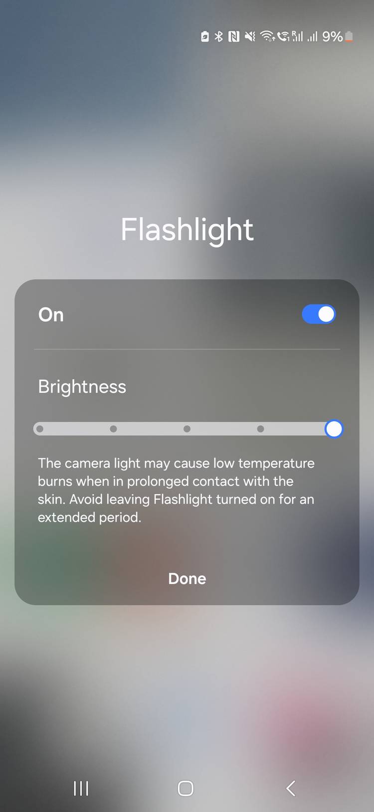 How to Turn On the Flashlight on Android