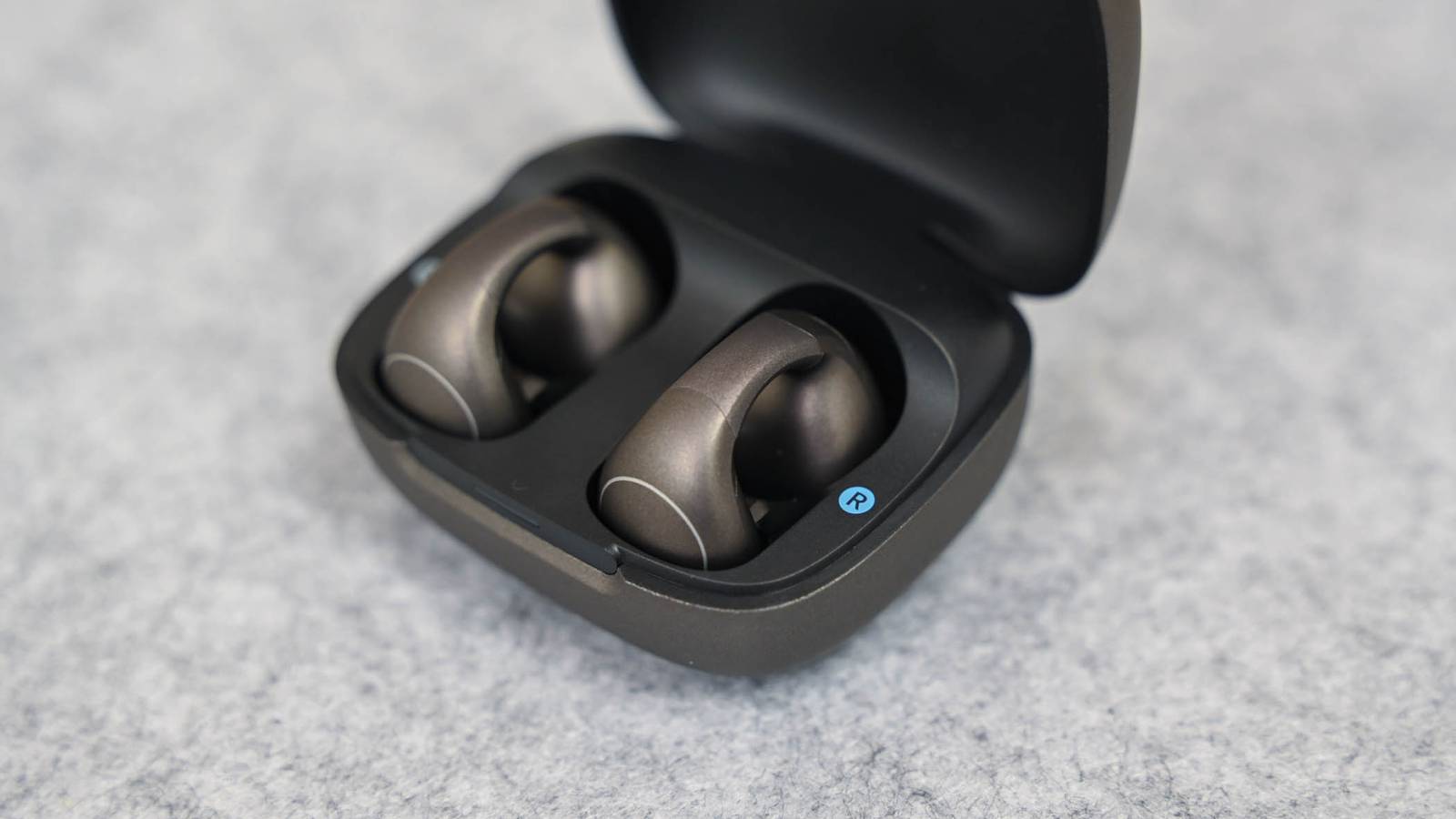 Soundcore C40i Review: No Frills, but Great Clip-On Earbuds