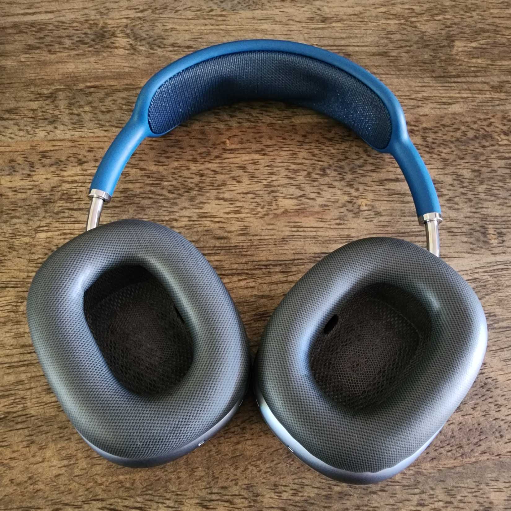 AirPods Max Not Working? Try Removing The Headband