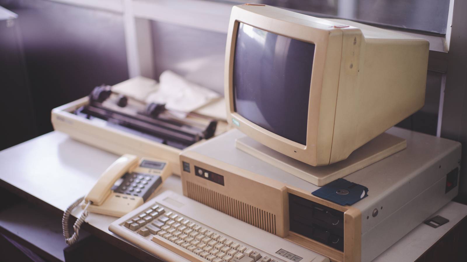 6 Nostalgic Computer Noises That Shaped Our Digital Childhood