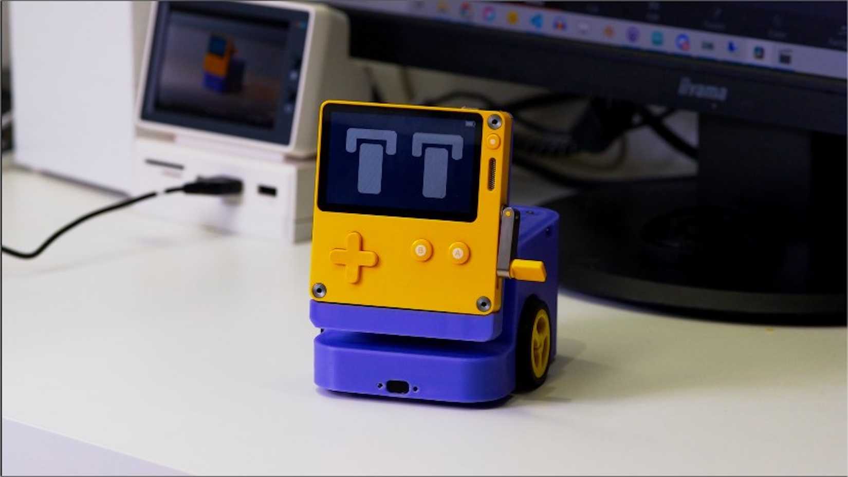 This Person Just Turned Their Gaming Handheld Into a Cute Robot