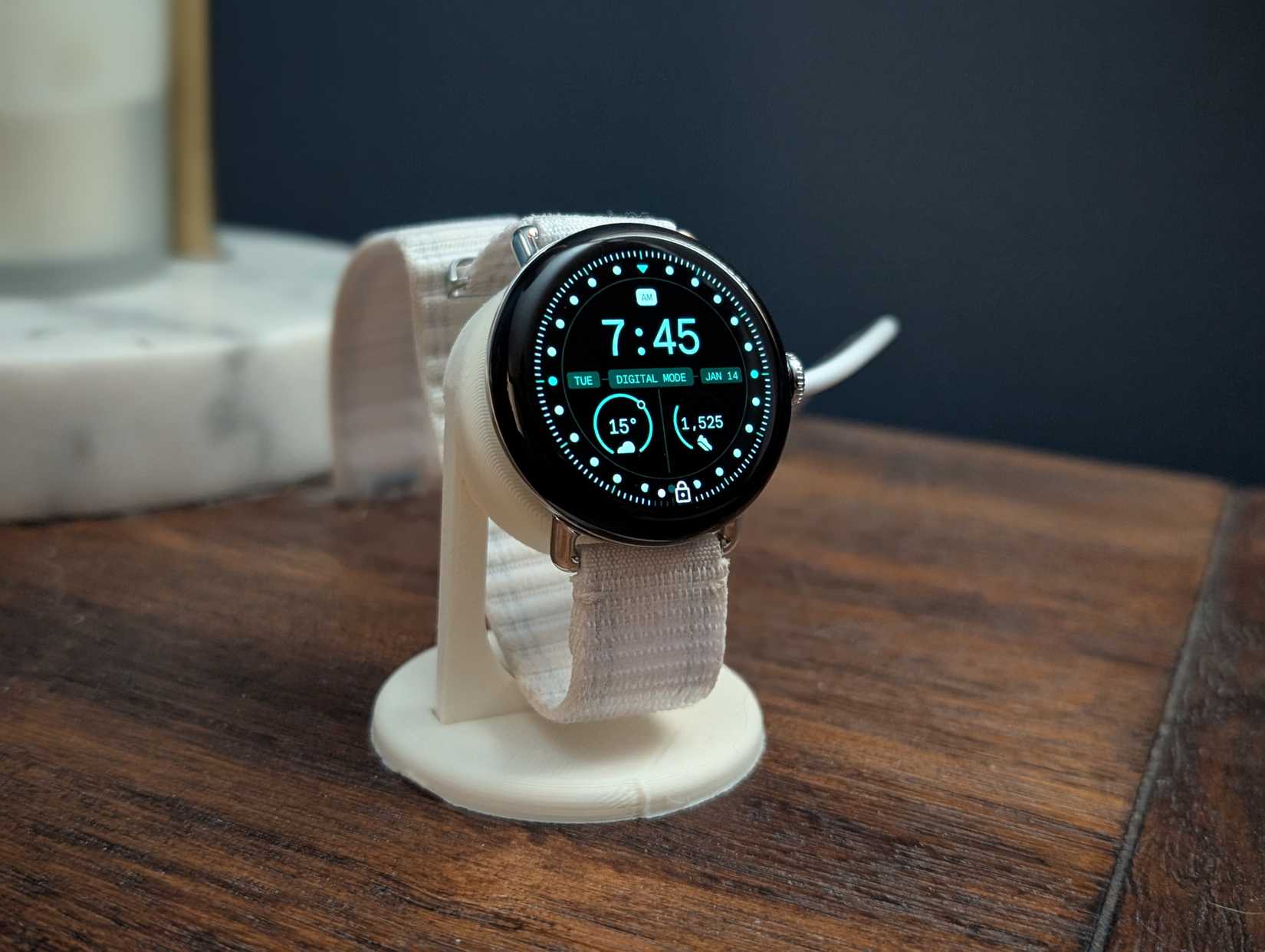 The Perfect Distraction-Free Alarm Clock Is a Smartwatch