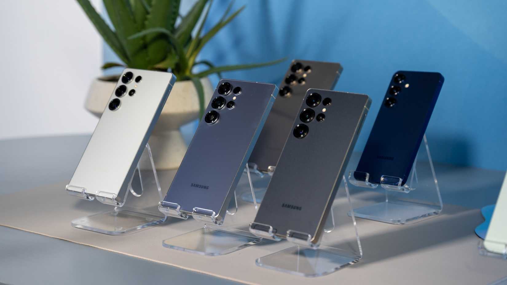 Galaxy S25 Ultra vs. iPhone 16 Pro Max: Which Flagship Reigns Supreme ...