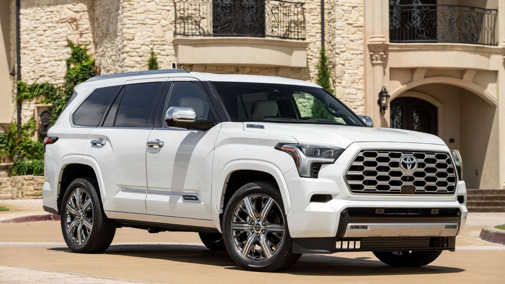 10 Toyota and Lexus Models That Compete With the World's Most Luxurious ...