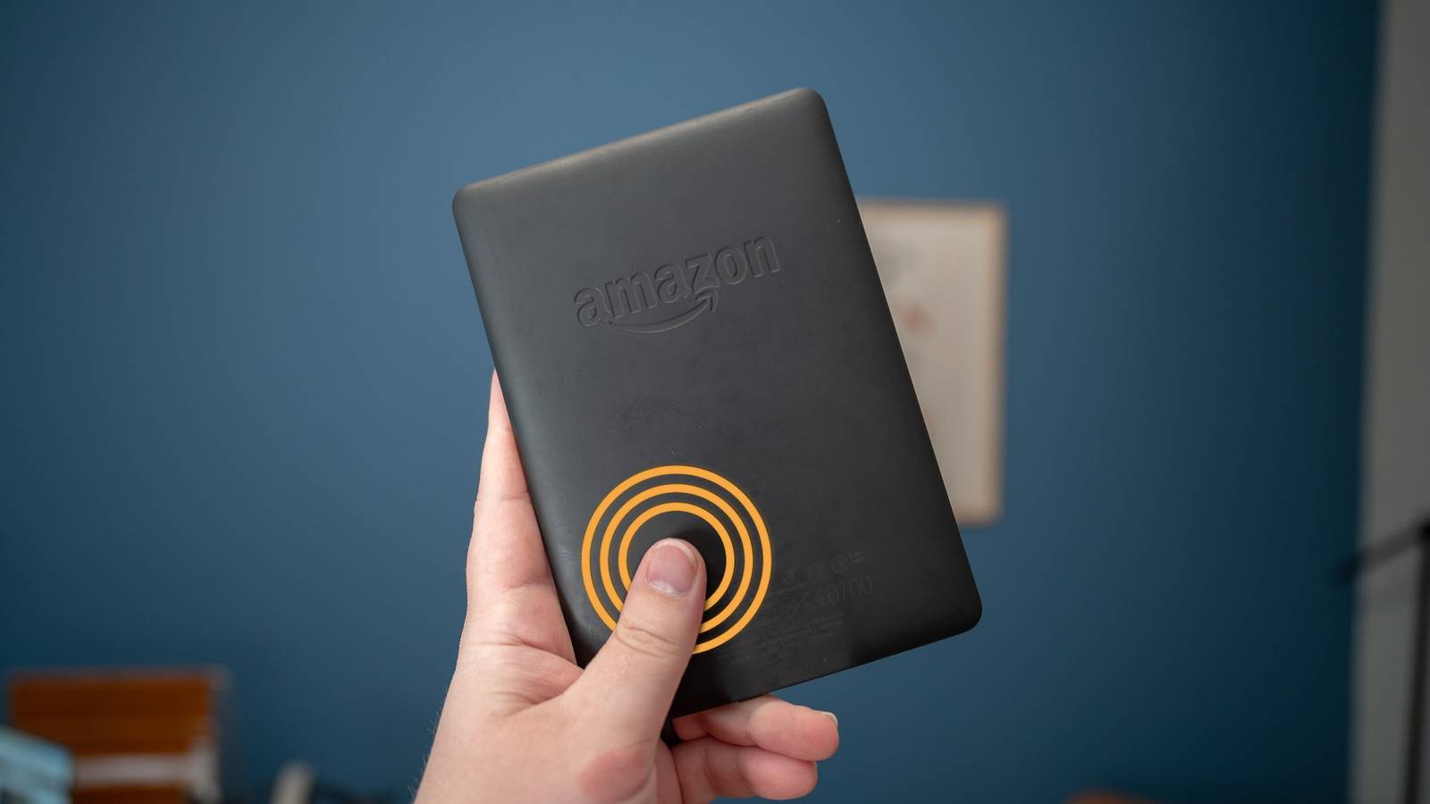 Amazon Brings Back Page Turn Buttons With a New Gesture for 2024 Kindle ...
