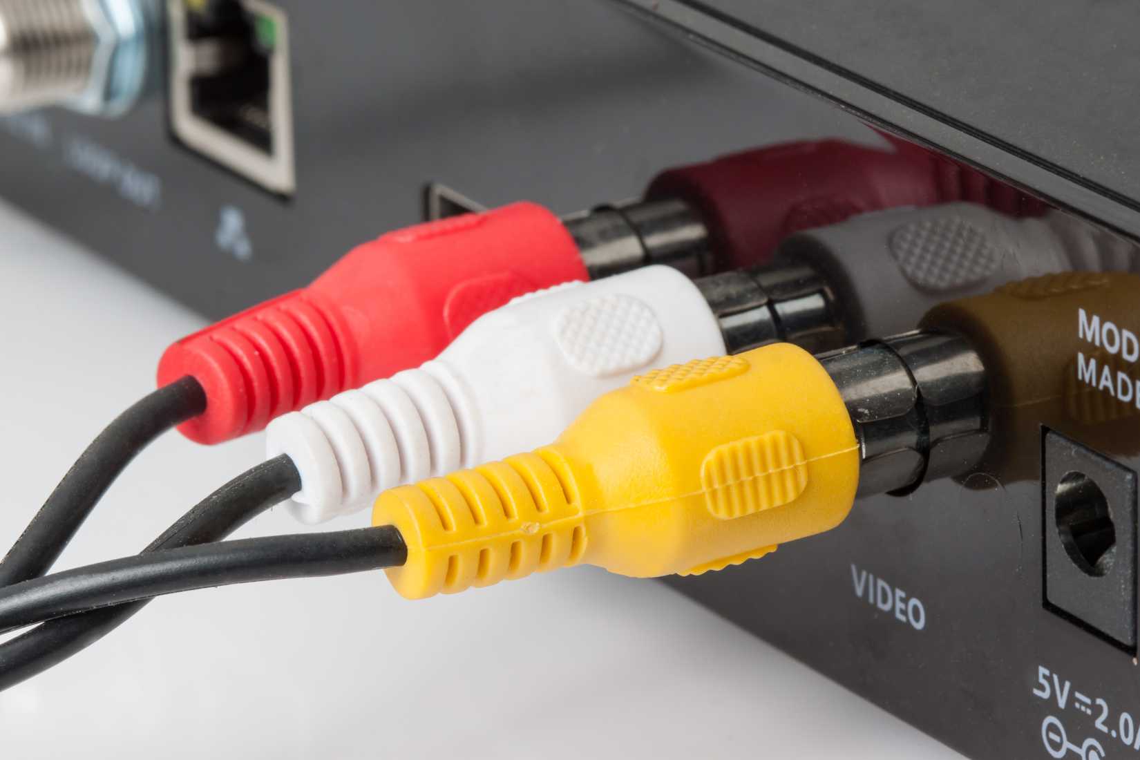 The History of RCA Cables (And Why They Have Those Colors)