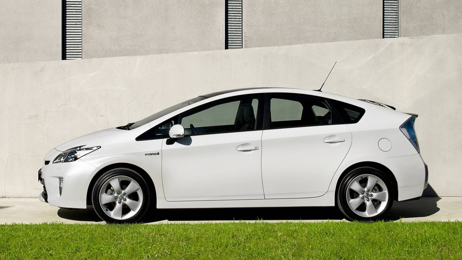 This 10-Year-Old Hybrid Is More Reliable Than Many Brand-New Cars