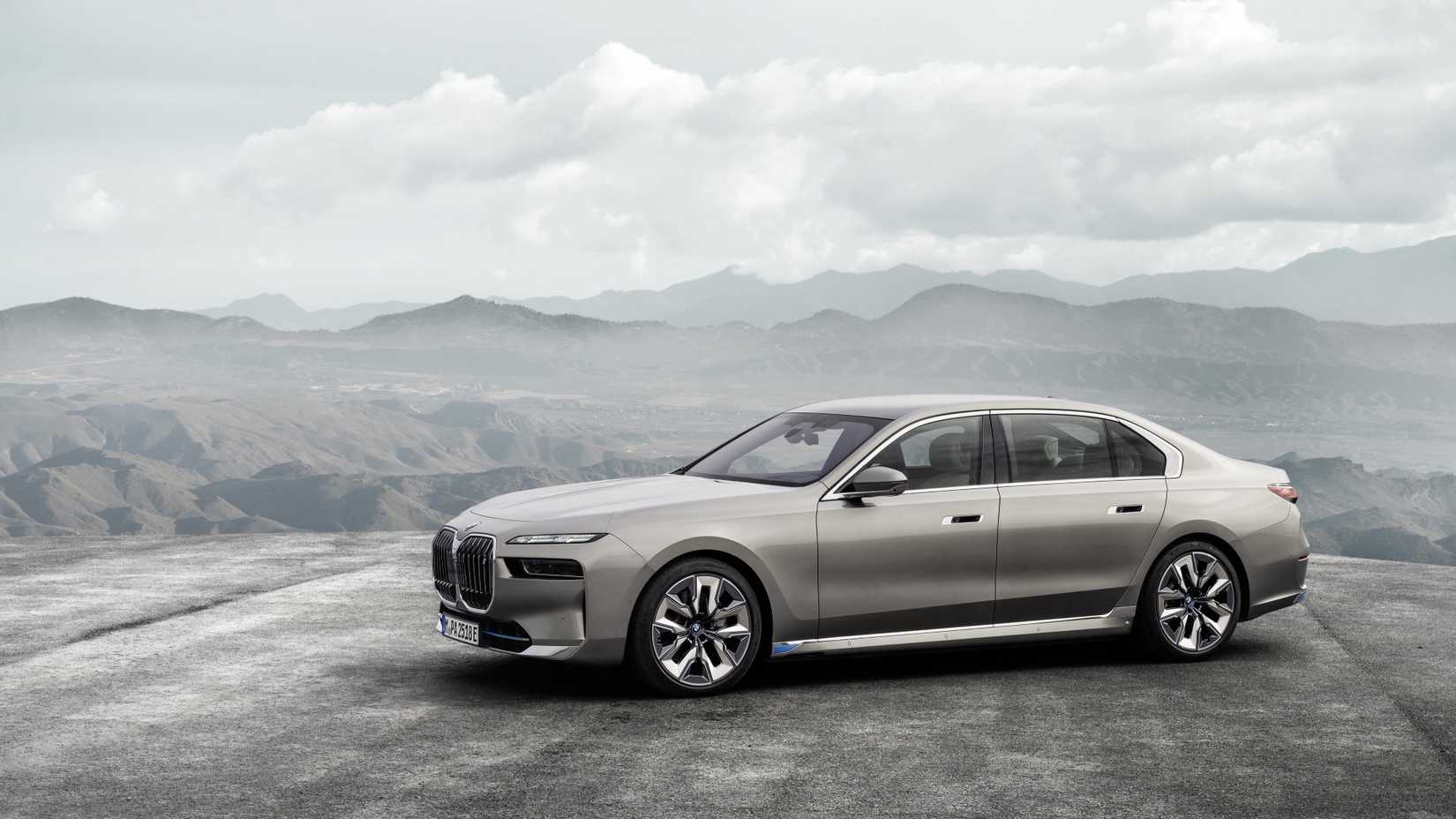 Best Cars With Hands-Free Driving Tech in 2025