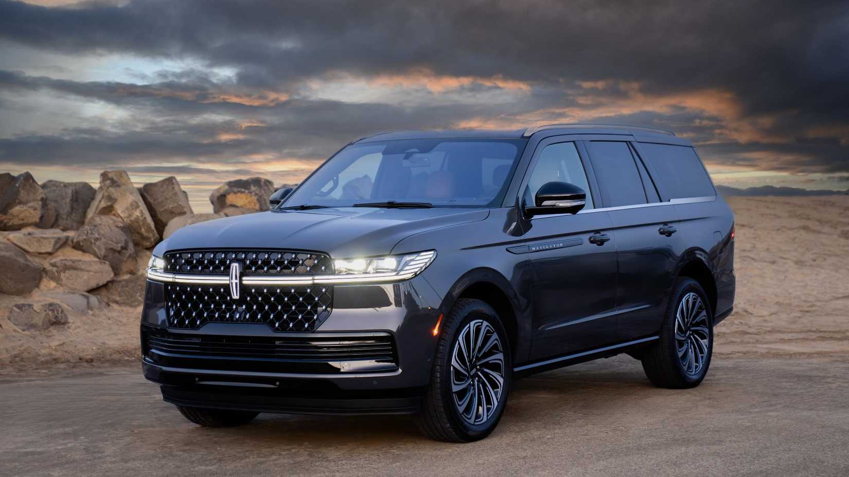 Top SUVs With the Best Towing Capacity for Heavy Loads in 2025