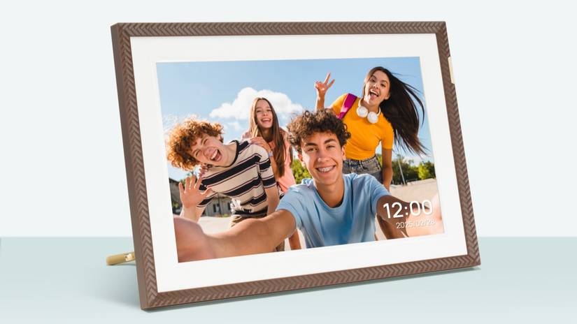 This Beautiful Gold Digital Photo Frame Is the Perfect Gift for Family ...