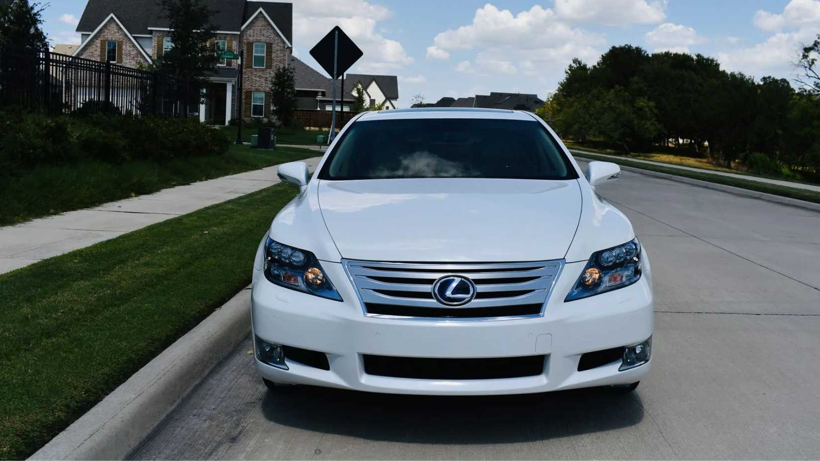 This $20K Used Lexus Hybrid Is a Smarter Buy Than Anything New