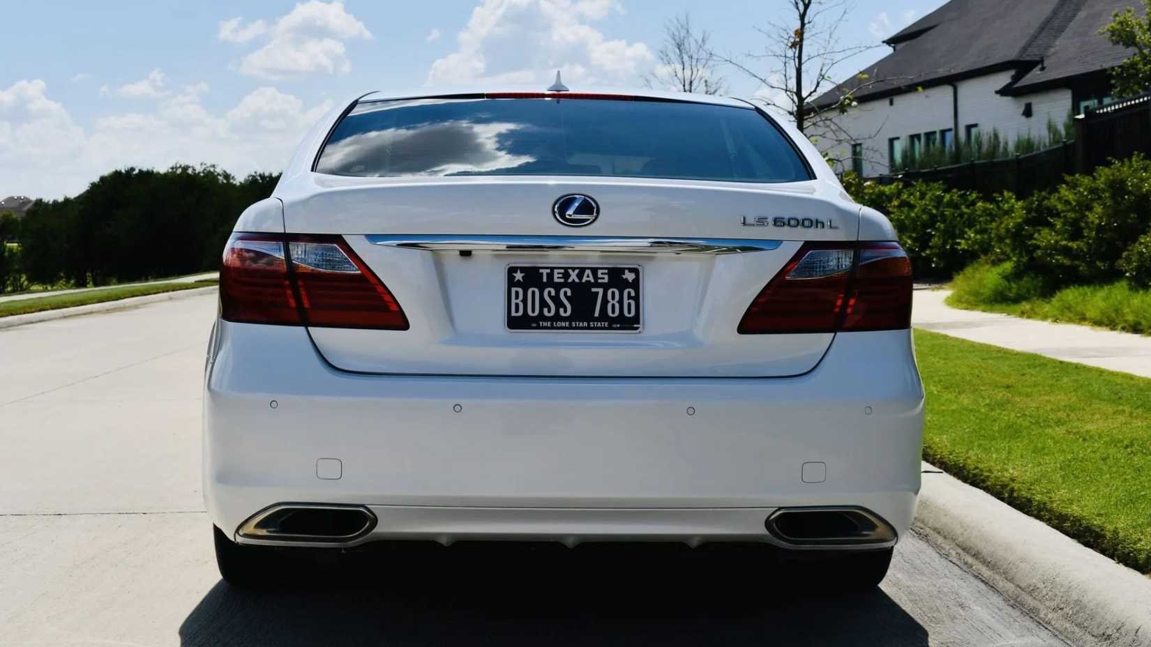 This $20K Used Lexus Hybrid Is a Smarter Buy Than Anything New