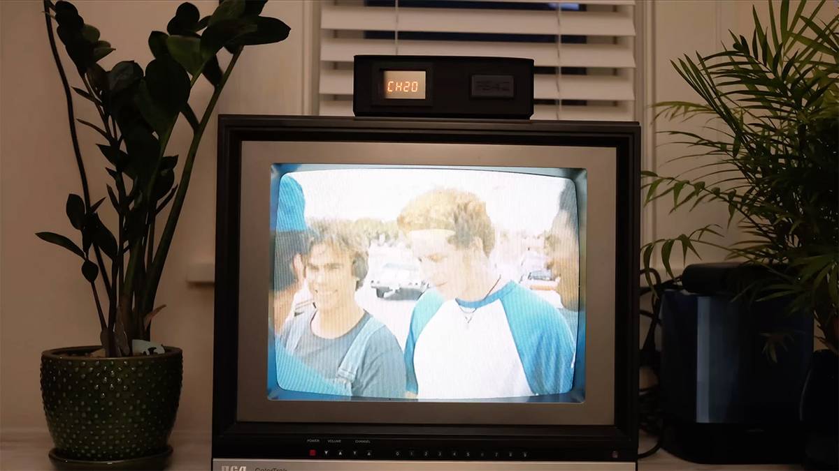 A Modder Recreated Live ‘90s Cable TV With a Raspberry Pi