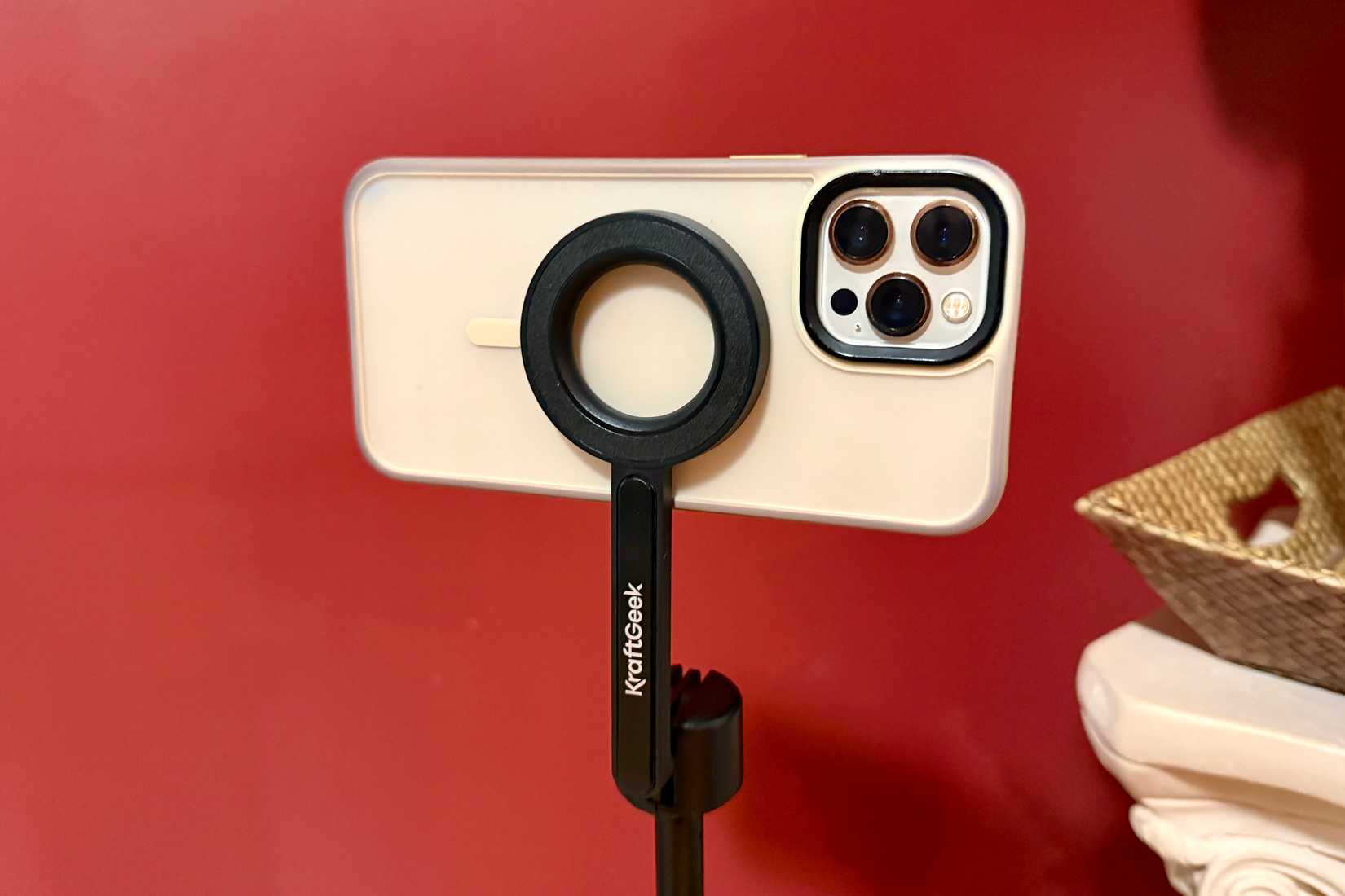 6 Lesser-Known MagSafe Accessories That Are Very Useful